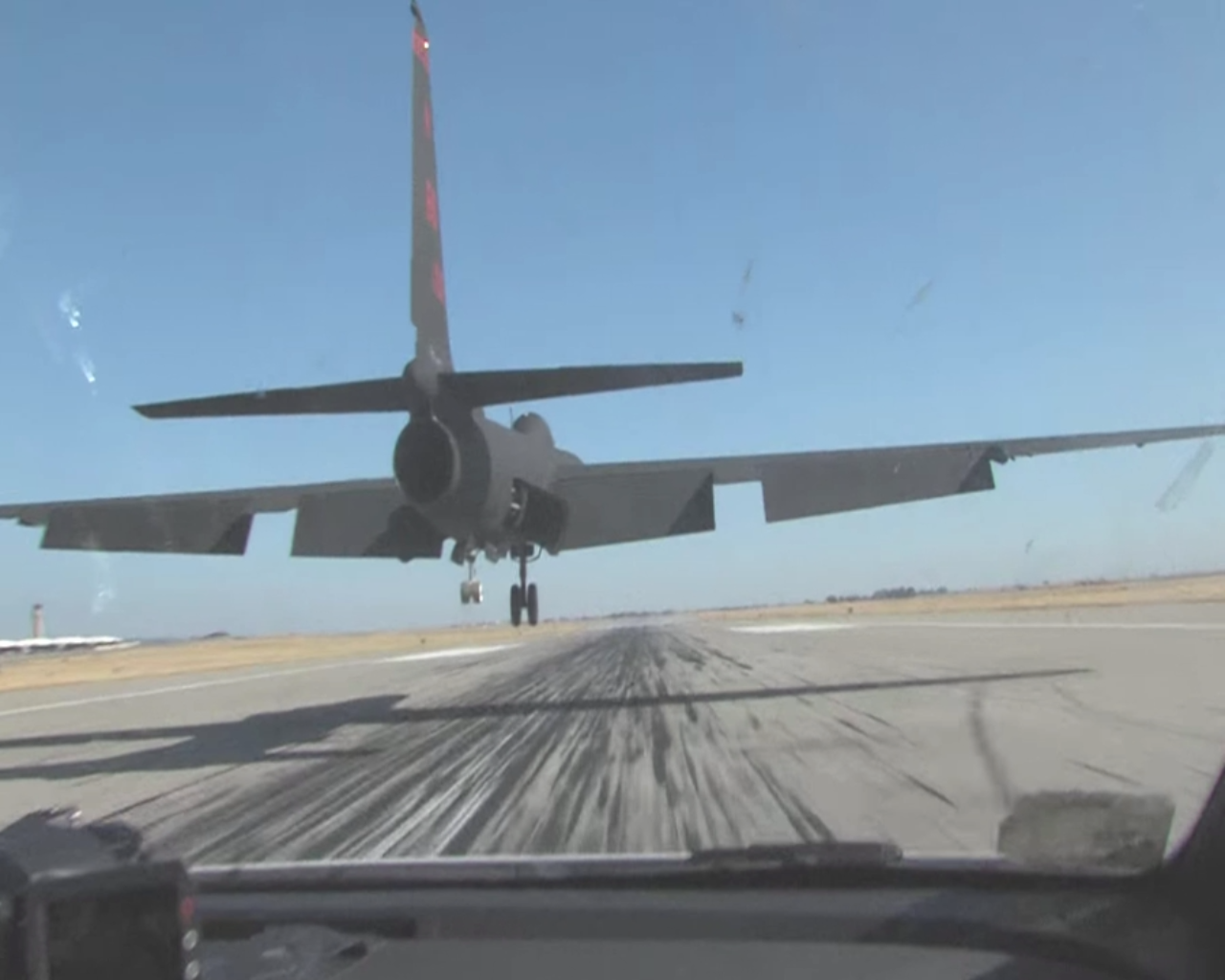[Watch] Why Does US Spy Plane Need To Be Pursued By Car During Landing ...