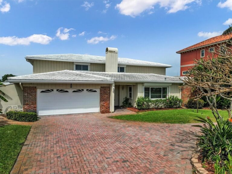 SOLD! Tap to see how much it sold for 〈LISTED $2,250,000〉200 Driftwood ...